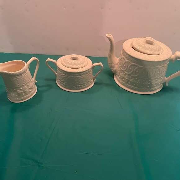 Two's Company | Dining | Twos Company Creamware Tea Set | Poshmark